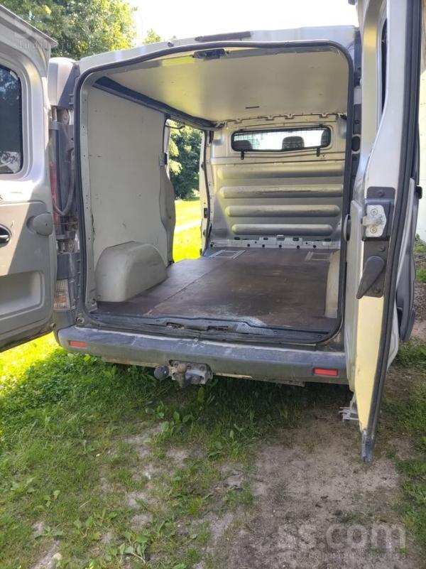 Grey Opel Vivaro 2003 in Ogre, with an engine capacity of 1.90 L and mileage of 268 thousand km for 2600 €, photo 7 on AUTOMOTO.COM.LV
