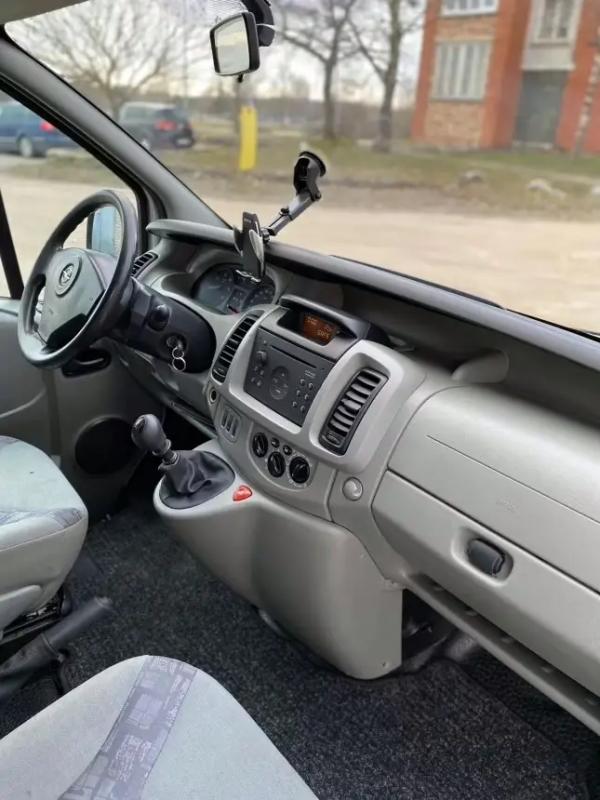 Grey Opel Vivaro 2004 in Grobiņa, with an engine capacity of 1.90 L and mileage of 340 thousand km for 4800 €, photo 8 on AUTOMOTO.COM.LV