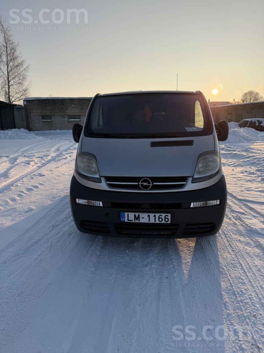 Grey Opel Vivaro 2005 in Bauska, with an engine capacity of 1.90 L and mileage of 406 thousand km for 4600 €, photo 2 on AUTOMOTO.COM.LV