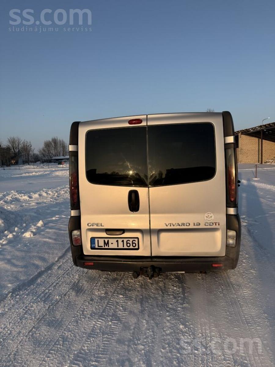 Grey Opel Vivaro 2005 in Bauska, with an engine capacity of 1.90 L and mileage of 406 thousand km for 4600 €, photo 5 on AUTOMOTO.COM.LV