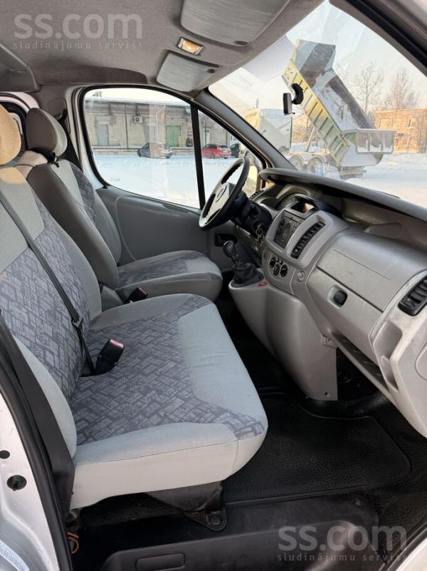 Pelēks Opel Vivaro 2005 Bauska, ar dzinēja tilpumu 1.90 L un nobraukumu 406 tūkst. km par 4600 €, foto 9 vietnē AUTOMOTO.COM.LV