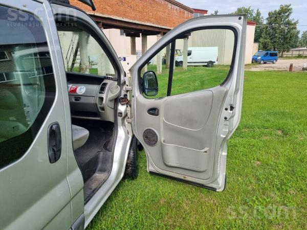 Grey Opel Vivaro 2005 in Aizkraukle, with an engine capacity of 1.90 L and mileage of 290 thousand km for 1700 €, photo 5 on AUTOMOTO.COM.LV