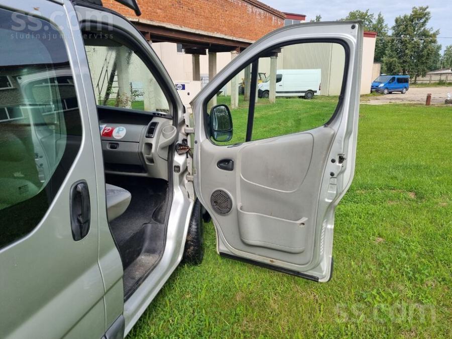 Pelēks Opel Vivaro 2005 Aizkraukle, ar dzinēja tilpumu 1.90 L un nobraukumu 290 tūkst. km par 1700 €, foto 6 vietnē AUTOMOTO.COM.LV