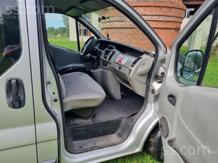 Pelēks Opel Vivaro 2005 Aizkraukle, ar dzinēja tilpumu 1.90 L un nobraukumu 290 tūkst. km par 1700 €, foto 9 vietnē AUTOMOTO.COM.LV