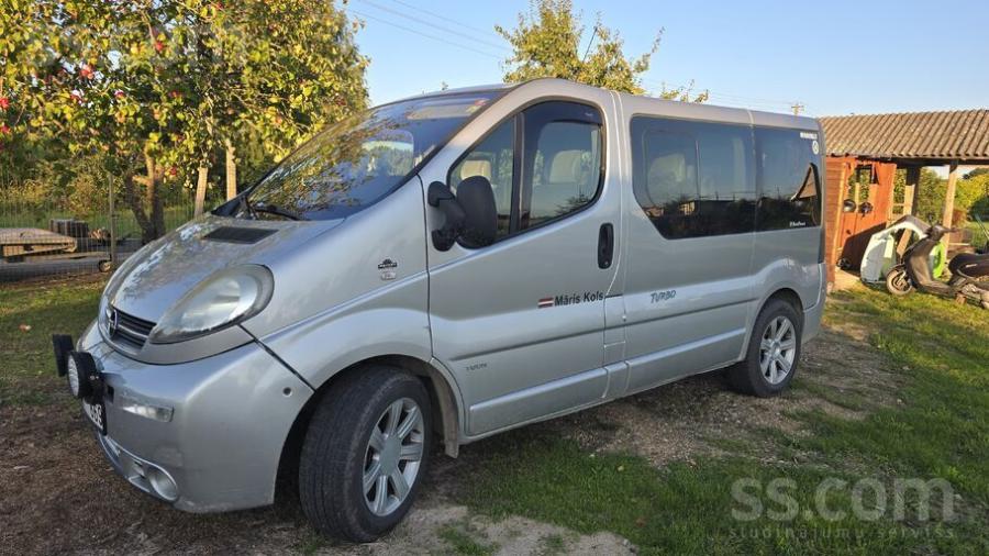 Pelēks Opel Vivaro 2005 Saldus, ar dzinēja tilpumu 2.50 L un nobraukumu 241 tūkst. km par 5800 €, foto 4 vietnē AUTOMOTO.COM.LV