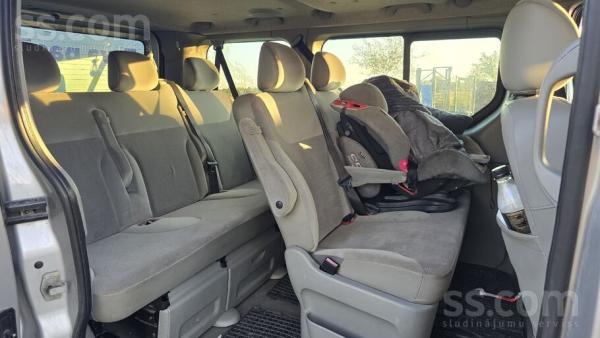 Pelēks Opel Vivaro 2005 Saldus, ar dzinēja tilpumu 2.50 L un nobraukumu 241 tūkst. km par 5800 €, foto 5 vietnē AUTOMOTO.COM.LV