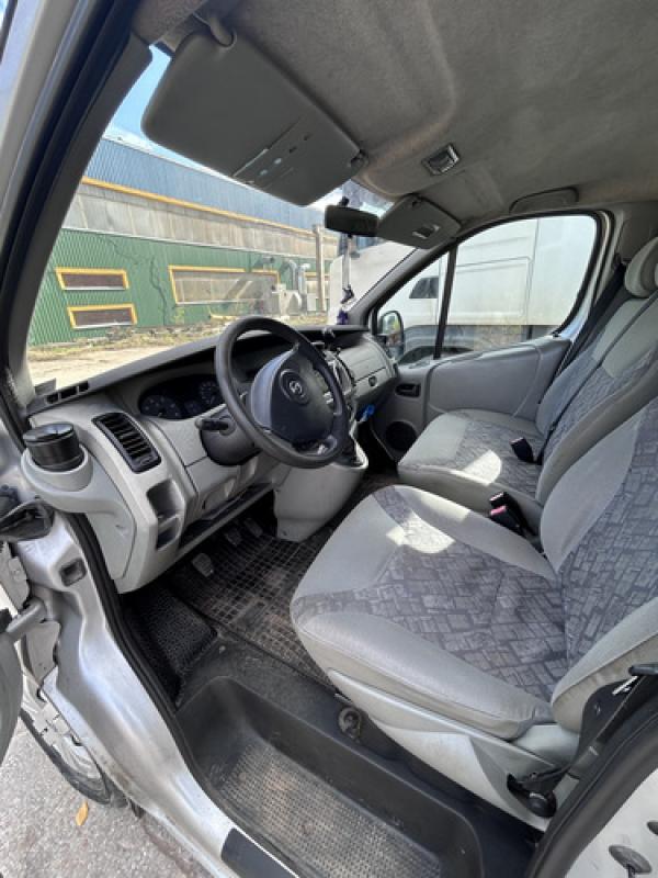 Grey Opel Vivaro 2005 in Narva, with an engine capacity of 1.90 L and mileage of 352 thousand km for 4500 €, photo 6 on AUTOMOTO.COM.LV