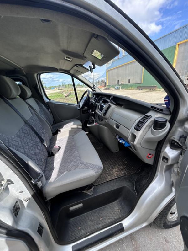 Grey Opel Vivaro 2005 in Narva, with an engine capacity of 1.90 L and mileage of 352 thousand km for 4500 €, photo 7 on AUTOMOTO.COM.LV