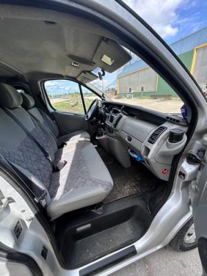 Grey Opel Vivaro 2005 in Narva, with an engine capacity of 1.90 L and mileage of 352 thousand km for 4500 €, photo 7 on AUTOMOTO.COM.LV