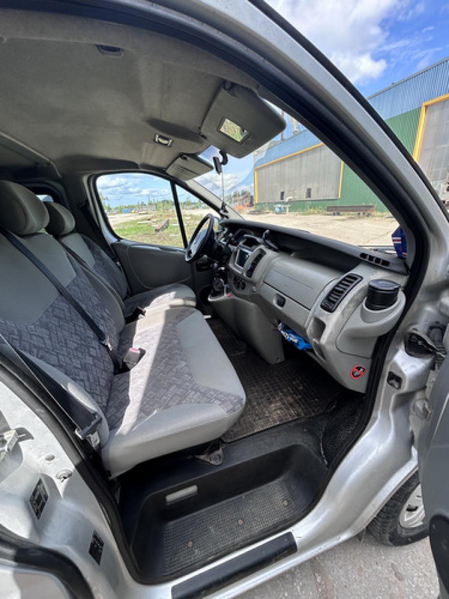 Grey Opel Vivaro 2005 in Narva, with an engine capacity of 1.90 L and mileage of 352 thousand km for 4500 €, photo 7 on AUTOMOTO.COM.LV