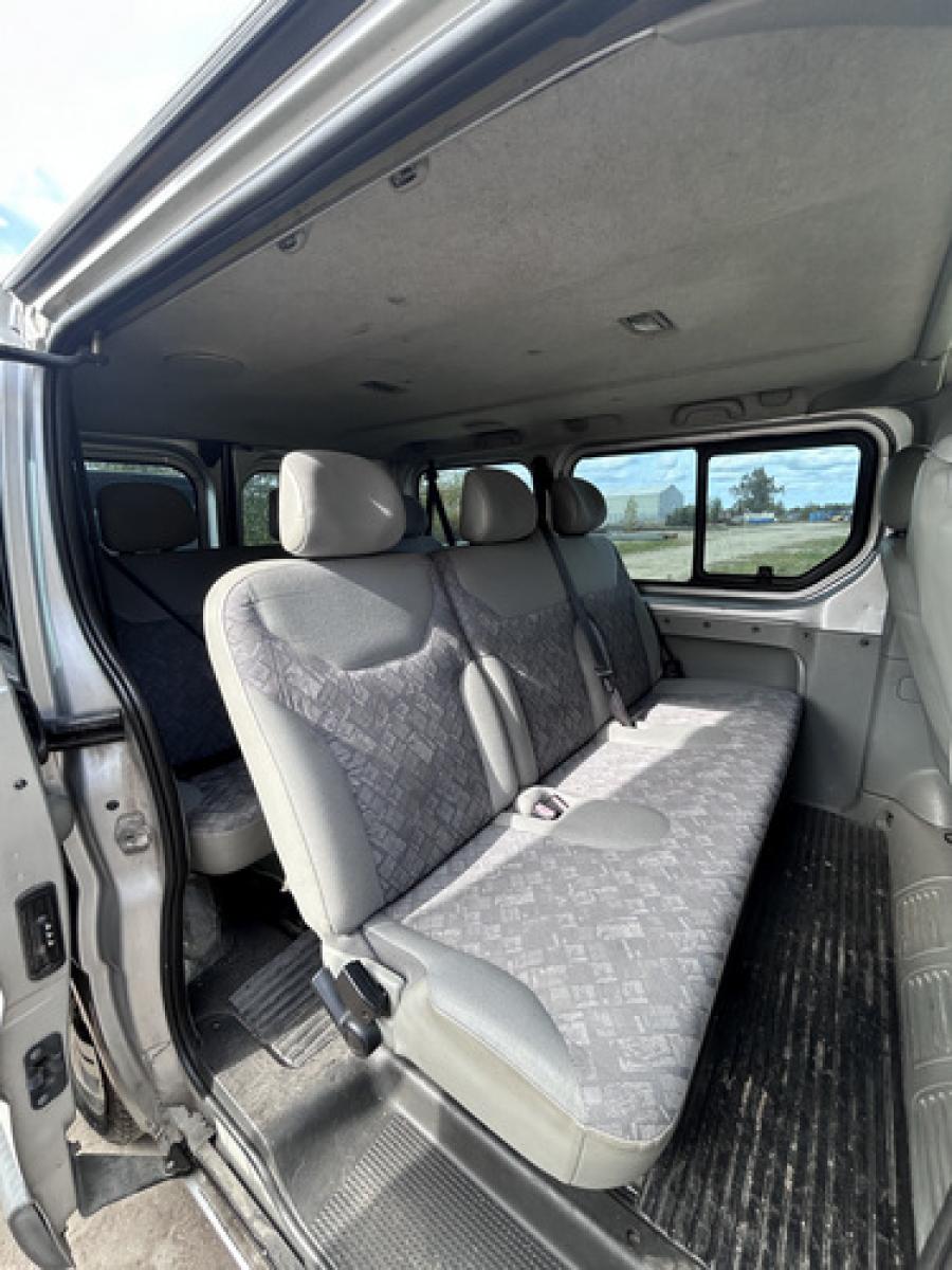 Grey Opel Vivaro 2005 in Narva, with an engine capacity of 1.90 L and mileage of 352 thousand km for 4500 €, photo 8 on AUTOMOTO.COM.LV