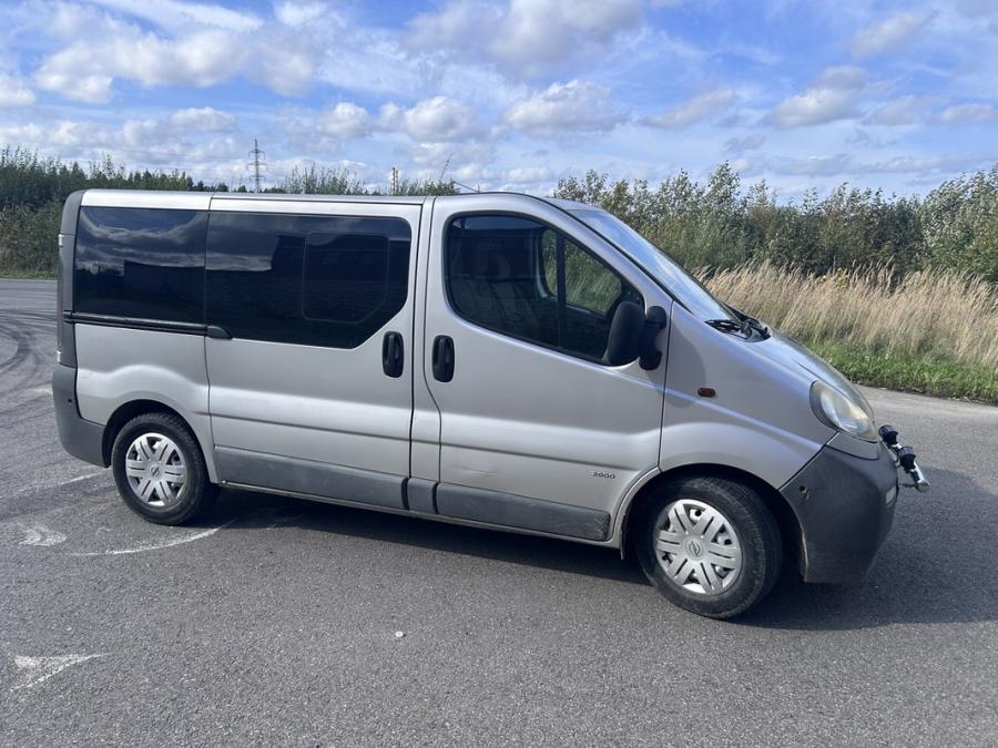 Grey Opel Vivaro 2005 in Narva, with an engine capacity of 1.90 L and mileage of 352 thousand km for 4500 €, photo 13 on AUTOMOTO.COM.LV