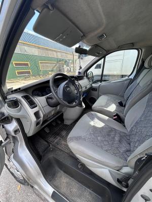 Grey Opel Vivaro 2005 in Narva, with an engine capacity of 1.90 L and mileage of 352 thousand km for 4500 €, photo 15 on AUTOMOTO.COM.LV