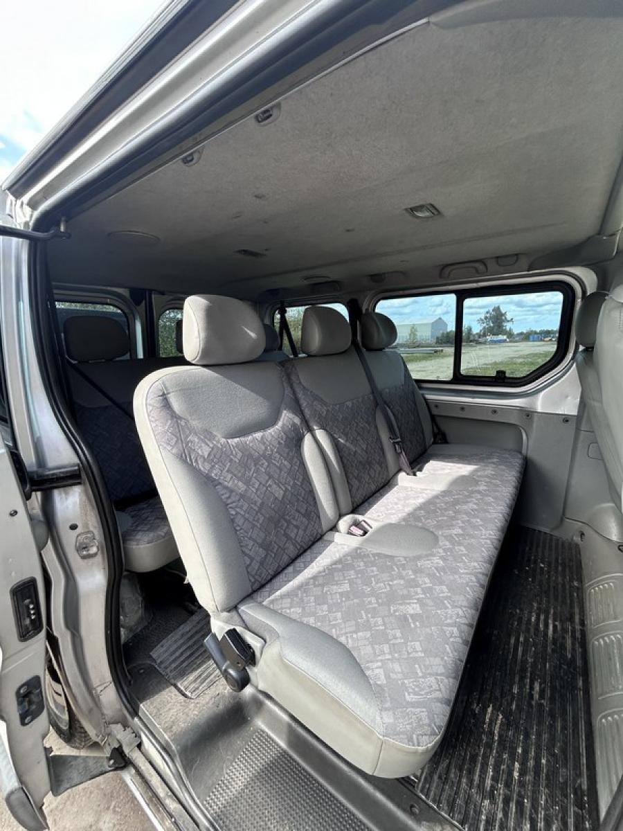 Grey Opel Vivaro 2005 in Narva, with an engine capacity of 1.90 L and mileage of 352 thousand km for 4500 €, photo 17 on AUTOMOTO.COM.LV
