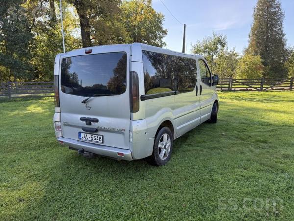 Grey Opel Vivaro 2005 in Daugavpils, with an engine capacity of 2.50 L and mileage of 286 thousand km for 5600 €, photo 5 on AUTOMOTO.COM.LV