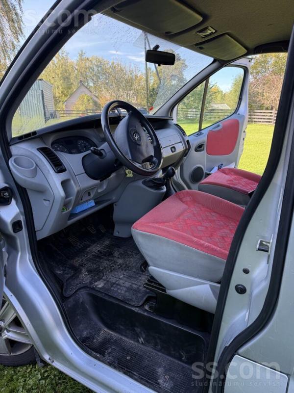 Grey Opel Vivaro 2005 in Daugavpils, with an engine capacity of 2.50 L and mileage of 286 thousand km for 5600 €, photo 11 on AUTOMOTO.COM.LV