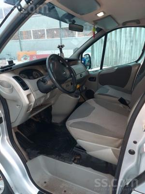 Pelēks Opel Vivaro 2006 Valmiera, ar dzinēja tilpumu 1.90 L un nobraukumu 355 tūkst. km par 6550 €, foto 4 vietnē AUTOMOTO.COM.LV