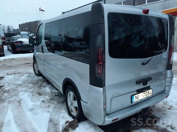 Pelēks Opel Vivaro 2006 Valmiera, ar dzinēja tilpumu 1.90 L un nobraukumu 355 tūkst. km par 6550 €, foto 6 vietnē AUTOMOTO.COM.LV
