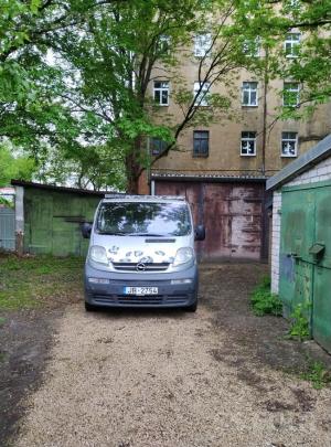 Grey Opel Vivaro 2006 in Riga, with an engine capacity of 1.90 L and mileage of 371 thousand km for 4900 €, photo  on AUTOMOTO.COM.LV