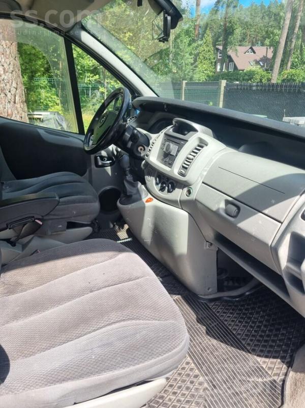 Grey Opel Vivaro 2006 in Riga, with an engine capacity of 2.50 L and mileage of 489 thousand km for 3850 €, photo 5 on AUTOMOTO.COM.LV