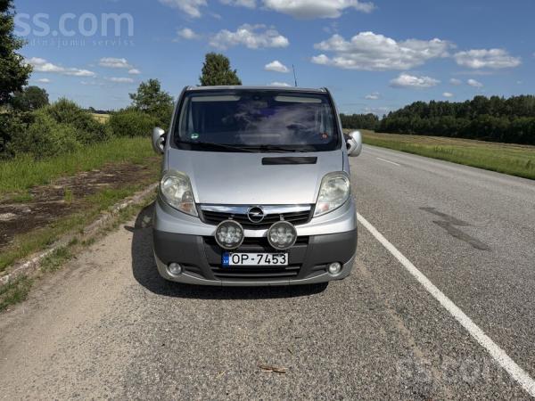 Grey Opel Vivaro 2006 in Valka, with an engine capacity of 2.50 L and mileage of 350 thousand km for 3200 €, photo 2 on AUTOMOTO.COM.LV