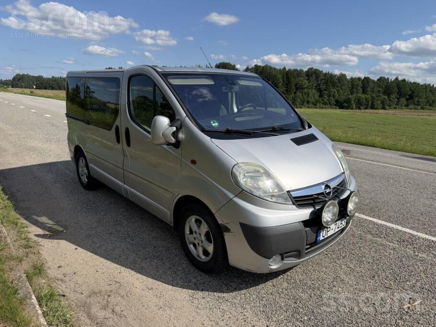 Grey Opel Vivaro 2006 in Valka, with an engine capacity of 2.50 L and mileage of 350 thousand km for 3200 €, photo 4 on AUTOMOTO.COM.LV