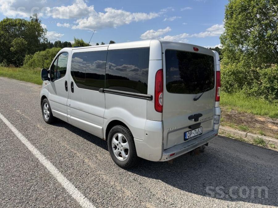 Grey Opel Vivaro 2006 in Valka, with an engine capacity of 2.50 L and mileage of 350 thousand km for 3200 €, photo 8 on AUTOMOTO.COM.LV