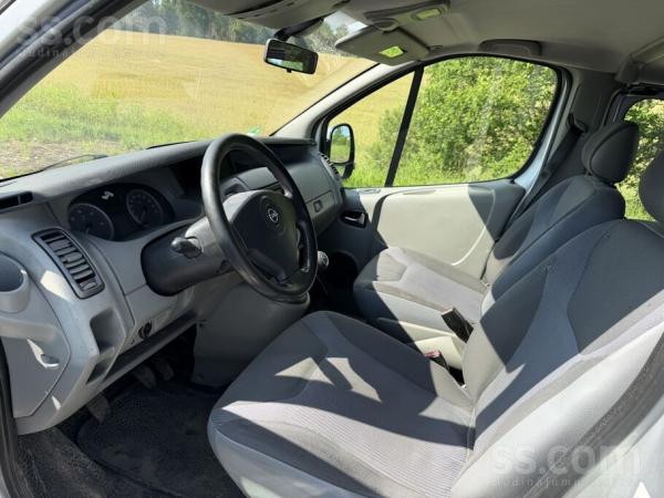 Grey Opel Vivaro 2006 in Valka, with an engine capacity of 2.50 L and mileage of 350 thousand km for 3200 €, photo 9 on AUTOMOTO.COM.LV