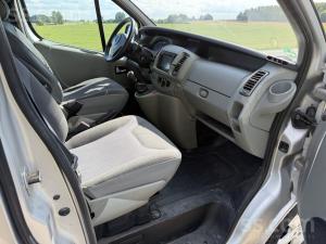 Grey Opel Vivaro 2006 in Valka, with an engine capacity of 2.50 L and mileage of 350 thousand km for 3200 €, photo 13 on AUTOMOTO.COM.LV