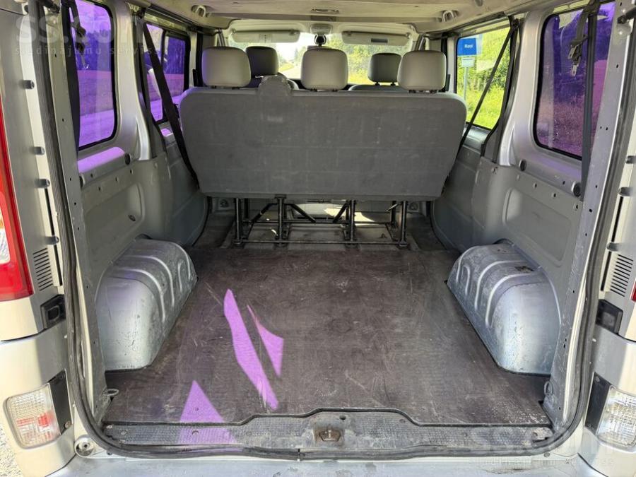 Grey Opel Vivaro 2006 in Valka, with an engine capacity of 2.50 L and mileage of 350 thousand km for 3200 €, photo 14 on AUTOMOTO.COM.LV