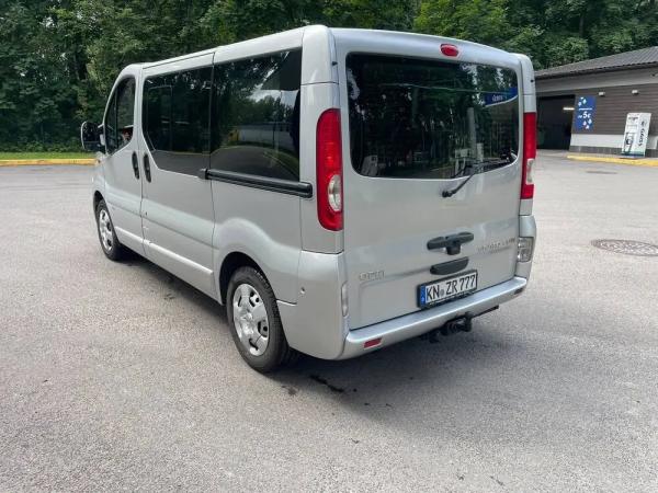 Pelēks Opel Vivaro 2006 Rīga, ar dzinēja tilpumu 2.00 L un nobraukumu 315 tūkst. km par 5700 €, foto 3 vietnē AUTOMOTO.COM.LV