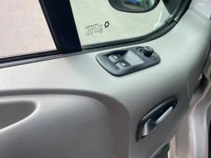 Pelēks Opel Vivaro 2006 Rīga, ar dzinēja tilpumu 2.00 L un nobraukumu 315 tūkst. km par 5700 €, foto 14 vietnē AUTOMOTO.COM.LV