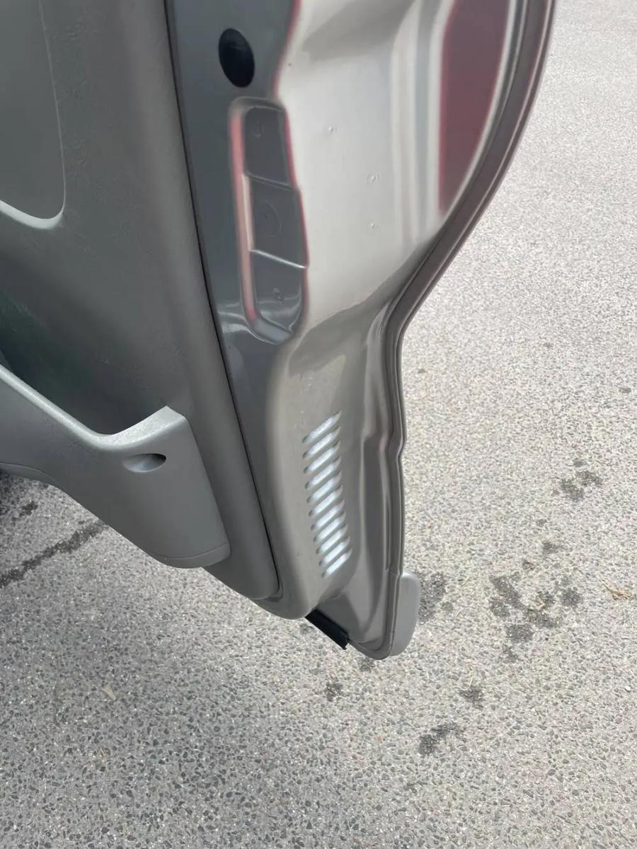 Pelēks Opel Vivaro 2006 Rīga, ar dzinēja tilpumu 2.00 L un nobraukumu 315 tūkst. km par 5700 €, foto 19 vietnē AUTOMOTO.COM.LV
