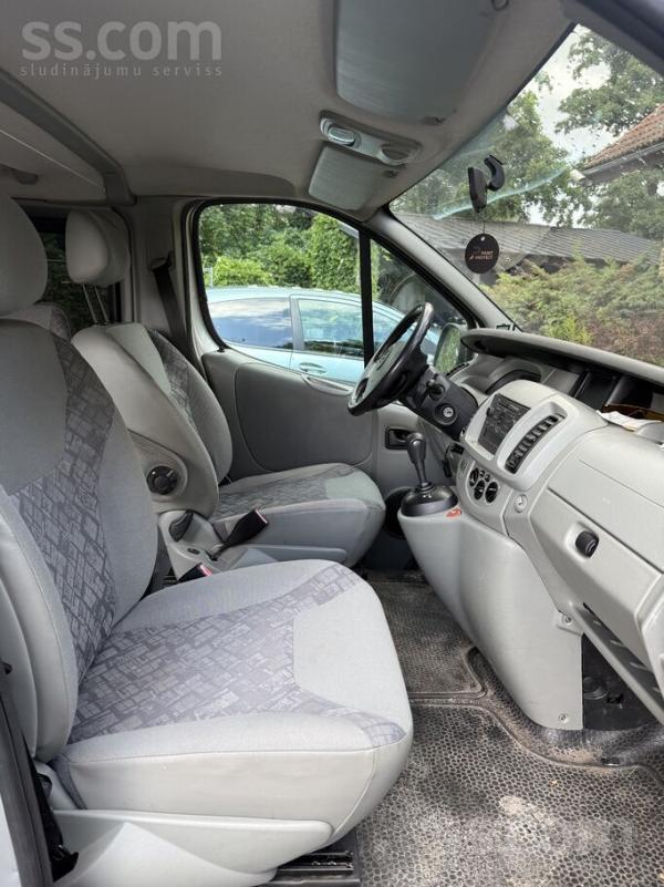 Pelēks Opel Vivaro 2006 Rīga, ar dzinēja tilpumu 2.50 L un nobraukumu 293 tūkst. km par 4500 €, foto 3 vietnē AUTOMOTO.COM.LV
