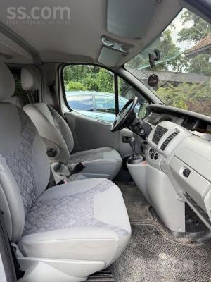 Pelēks Opel Vivaro 2006 Rīga, ar dzinēja tilpumu 2.50 L un nobraukumu 293 tūkst. km par 4500 €, foto 4 vietnē AUTOMOTO.COM.LV