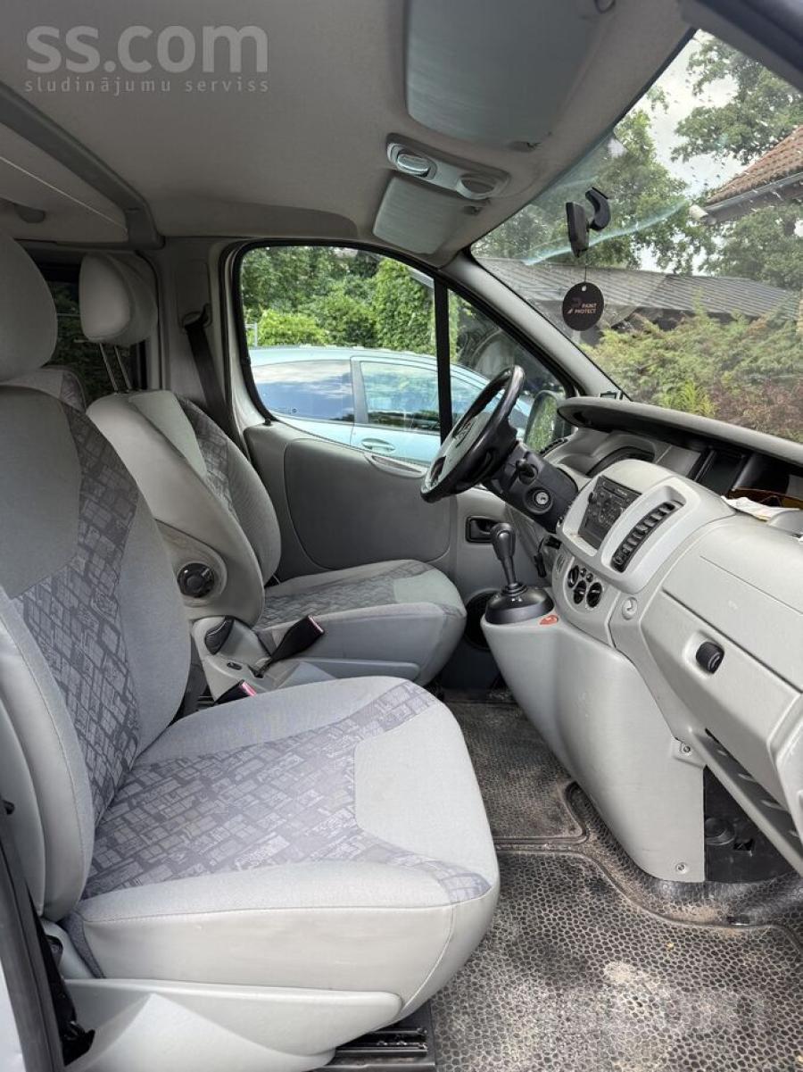 Pelēks Opel Vivaro 2006 Rīga, ar dzinēja tilpumu 2.50 L un nobraukumu 293 tūkst. km par 4500 €, foto 4 vietnē AUTOMOTO.COM.LV