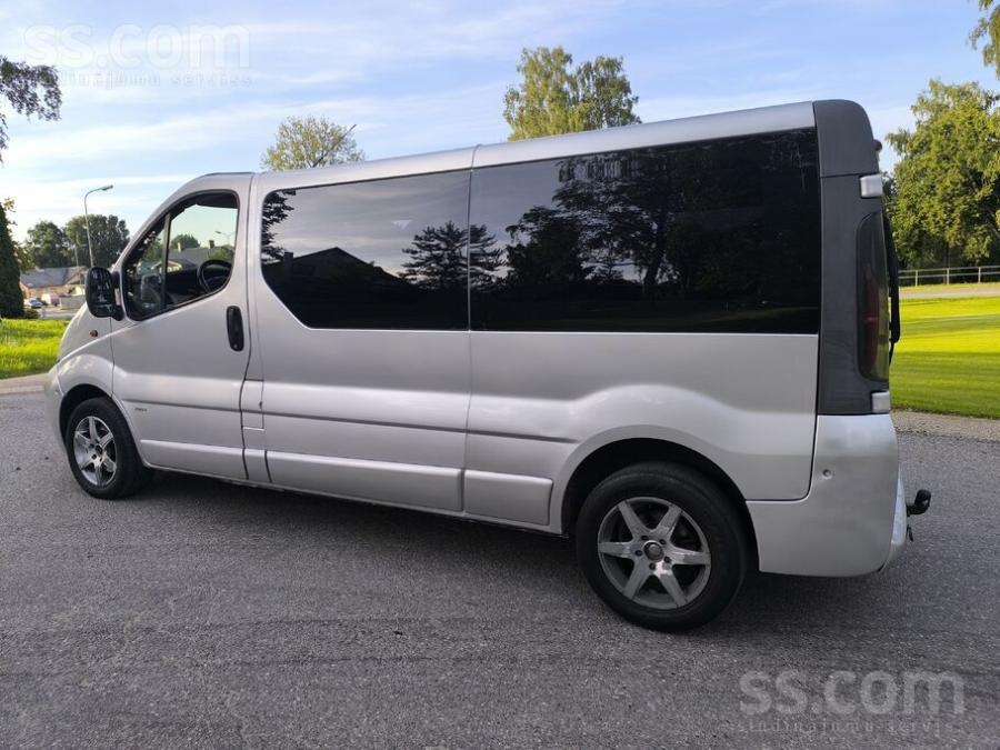 Grey Opel Vivaro 2006 in Valmiera, with an engine capacity of 2.50 L and mileage of 316 thousand km for 4995 €, photo 5 on AUTOMOTO.COM.LV