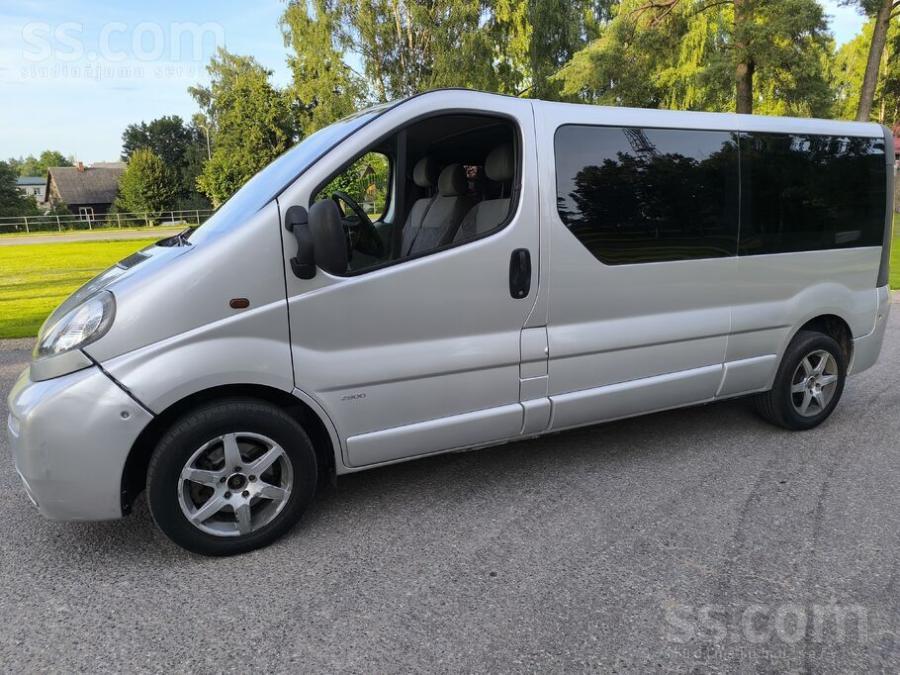 Grey Opel Vivaro 2006 in Valmiera, with an engine capacity of 2.50 L and mileage of 316 thousand km for 4995 €, photo 6 on AUTOMOTO.COM.LV