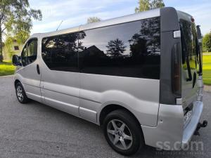 Grey Opel Vivaro 2006 in Valmiera, with an engine capacity of 2.50 L and mileage of 316 thousand km for 4995 €, photo 7 on AUTOMOTO.COM.LV