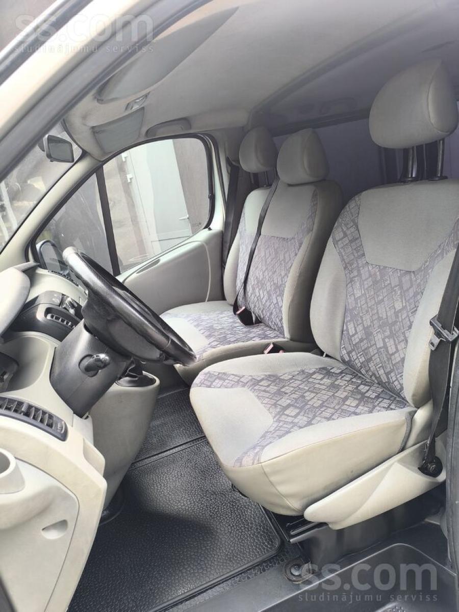 Grey Opel Vivaro 2006 in Valmiera, with an engine capacity of 2.50 L and mileage of 316 thousand km for 4995 €, photo 15 on AUTOMOTO.COM.LV
