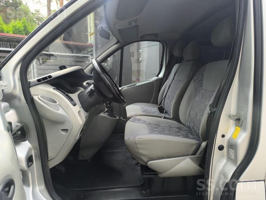 Grey Opel Vivaro 2006 in Valmiera, with an engine capacity of 2.50 L and mileage of 316 thousand km for 4995 €, photo 16 on AUTOMOTO.COM.LV