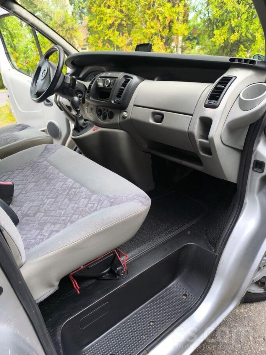 Grey Opel Vivaro 2006 in Valmiera, with an engine capacity of 2.50 L and mileage of 316 thousand km for 4995 €, photo 22 on AUTOMOTO.COM.LV