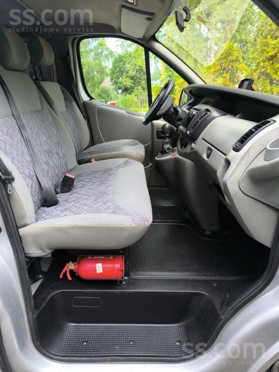 Grey Opel Vivaro 2006 in Valmiera, with an engine capacity of 2.50 L and mileage of 316 thousand km for 4995 €, photo 23 on AUTOMOTO.COM.LV