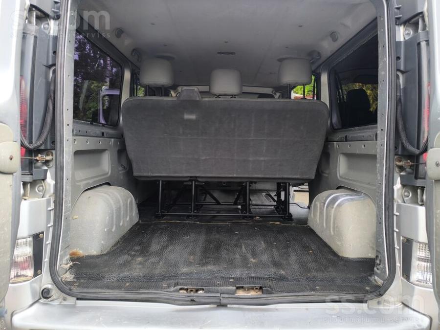 Grey Opel Vivaro 2006 in Valmiera, with an engine capacity of 2.50 L and mileage of 316 thousand km for 4995 €, photo 24 on AUTOMOTO.COM.LV