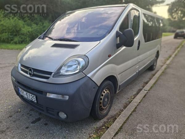 Opel Vivaro 2006 in Riga on AUTOMOTO.COM.LV Grey Opel Vivaro 2006 in Riga, with an engine capacity of 1.90 L and mileage of 341 thousand km for 3950 €, photo 3 on AUTOMOTO.COM.LV