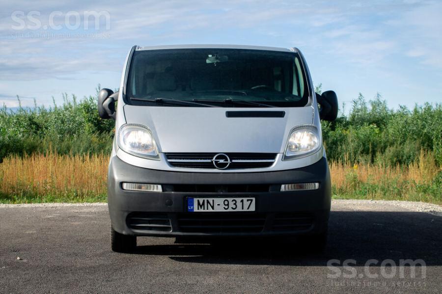Grey Opel Vivaro 2006 in Jelgava, with an engine capacity of 2.50 L and mileage of 249 thousand km for 3600 €, photo 3 on AUTOMOTO.COM.LV