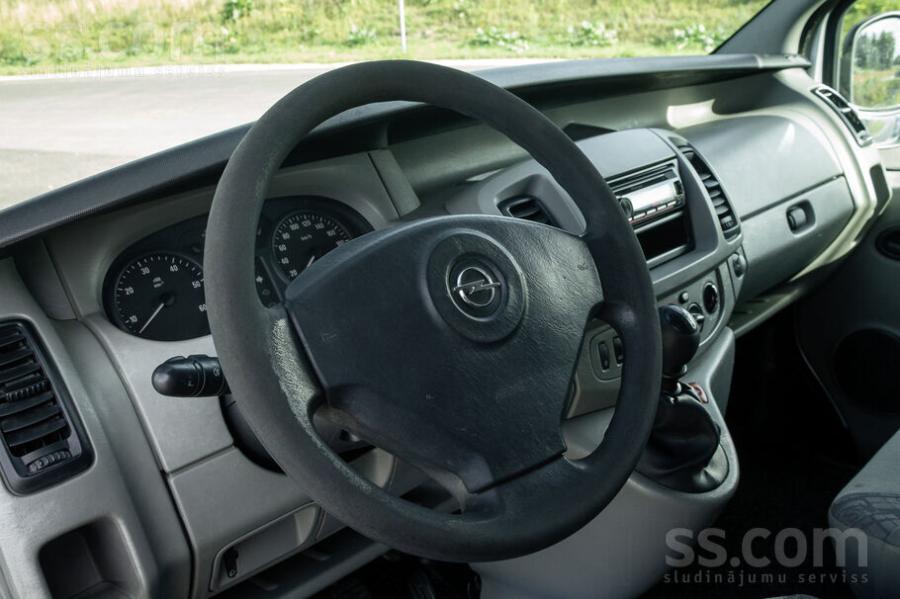 Grey Opel Vivaro 2006 in Jelgava, with an engine capacity of 2.50 L and mileage of 249 thousand km for 3600 €, photo 9 on AUTOMOTO.COM.LV