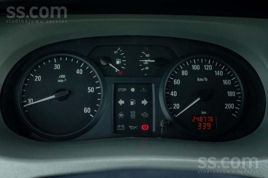Grey Opel Vivaro 2006 in Jelgava, with an engine capacity of 2.50 L and mileage of 249 thousand km for 3600 €, photo 10 on AUTOMOTO.COM.LV