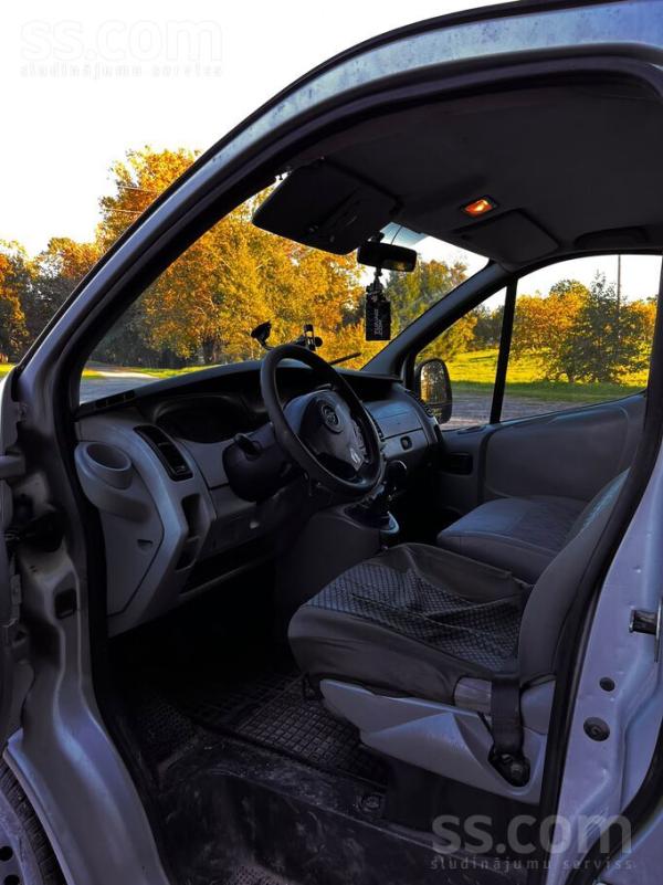 Pelēks Opel Vivaro 2006 Kuldīga, ar dzinēja tilpumu 1.90 L un nobraukumu 440 tūkst. km par 4200 €, foto 3 vietnē AUTOMOTO.COM.LV