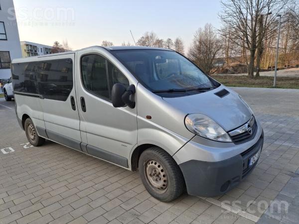 Grey Opel Vivaro 2007 in Riga, with an engine capacity of 2.50 L and mileage of 311 thousand km for 4790 €, photo 1 on AUTOMOTO.COM.LV